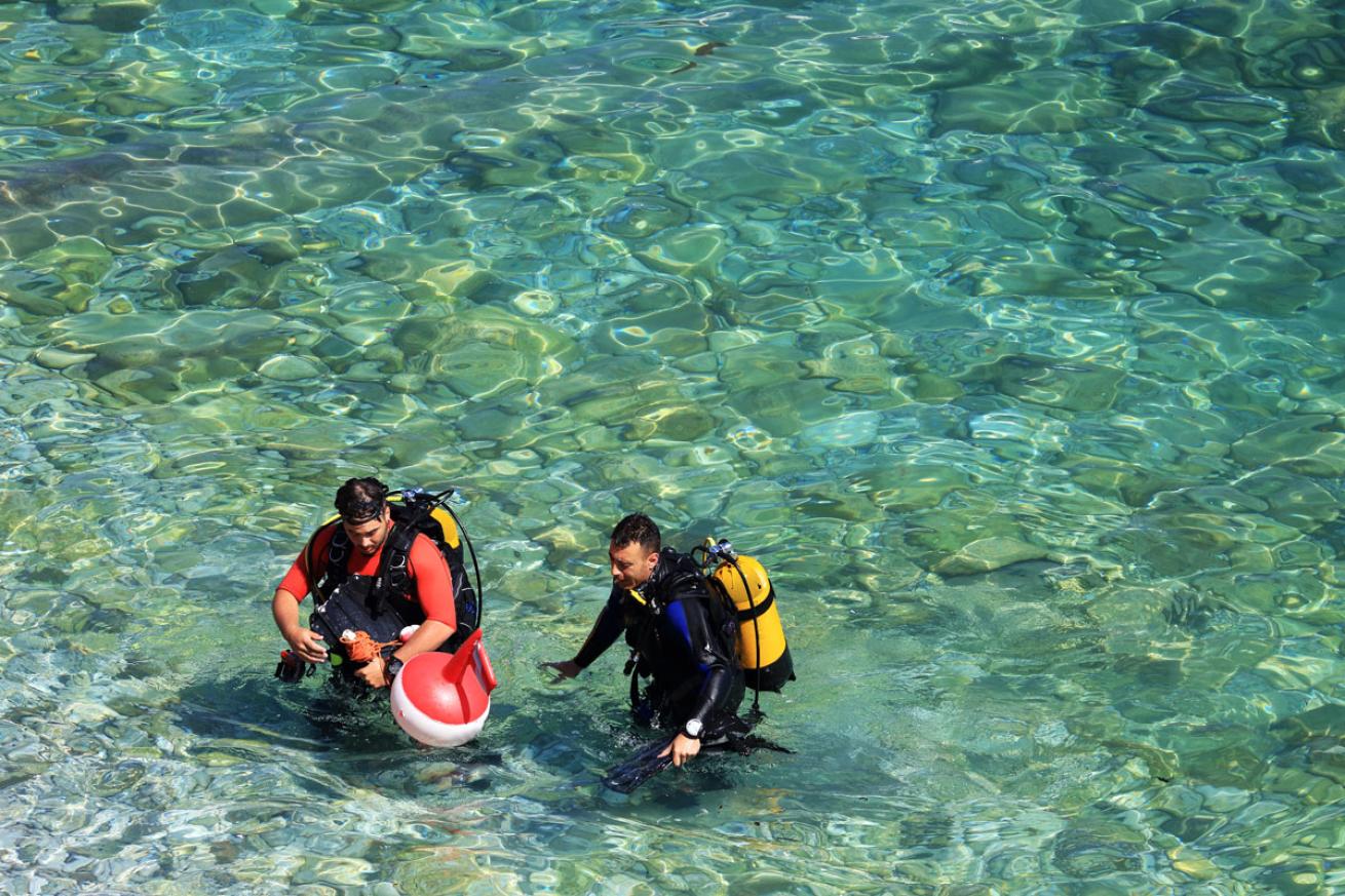 Scuba Diving Tips: Easy Ways to Exit the Surf | Scuba Diving
