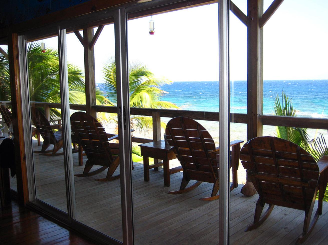 Ultimate Utila Dive Resorts: Deep Blue Resort | Scuba Diving
