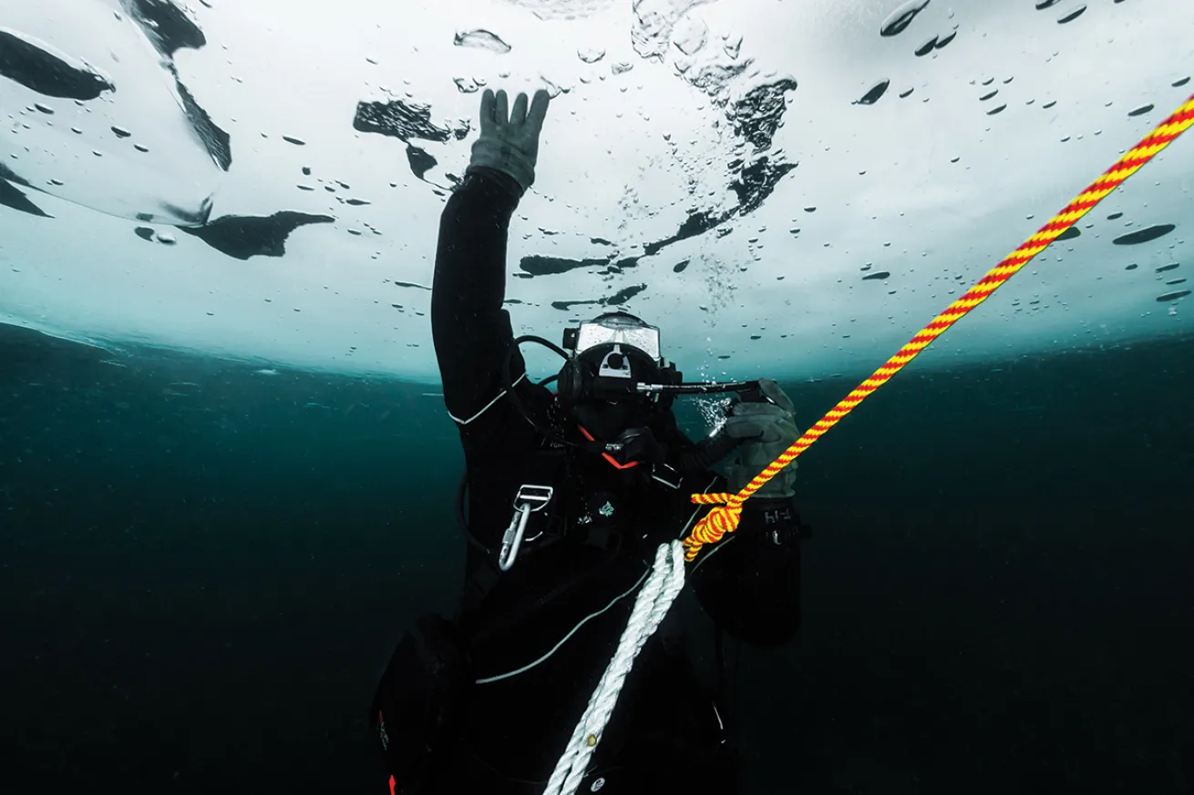 A Guide to Ice Diving in the Midwest | Scuba Diving