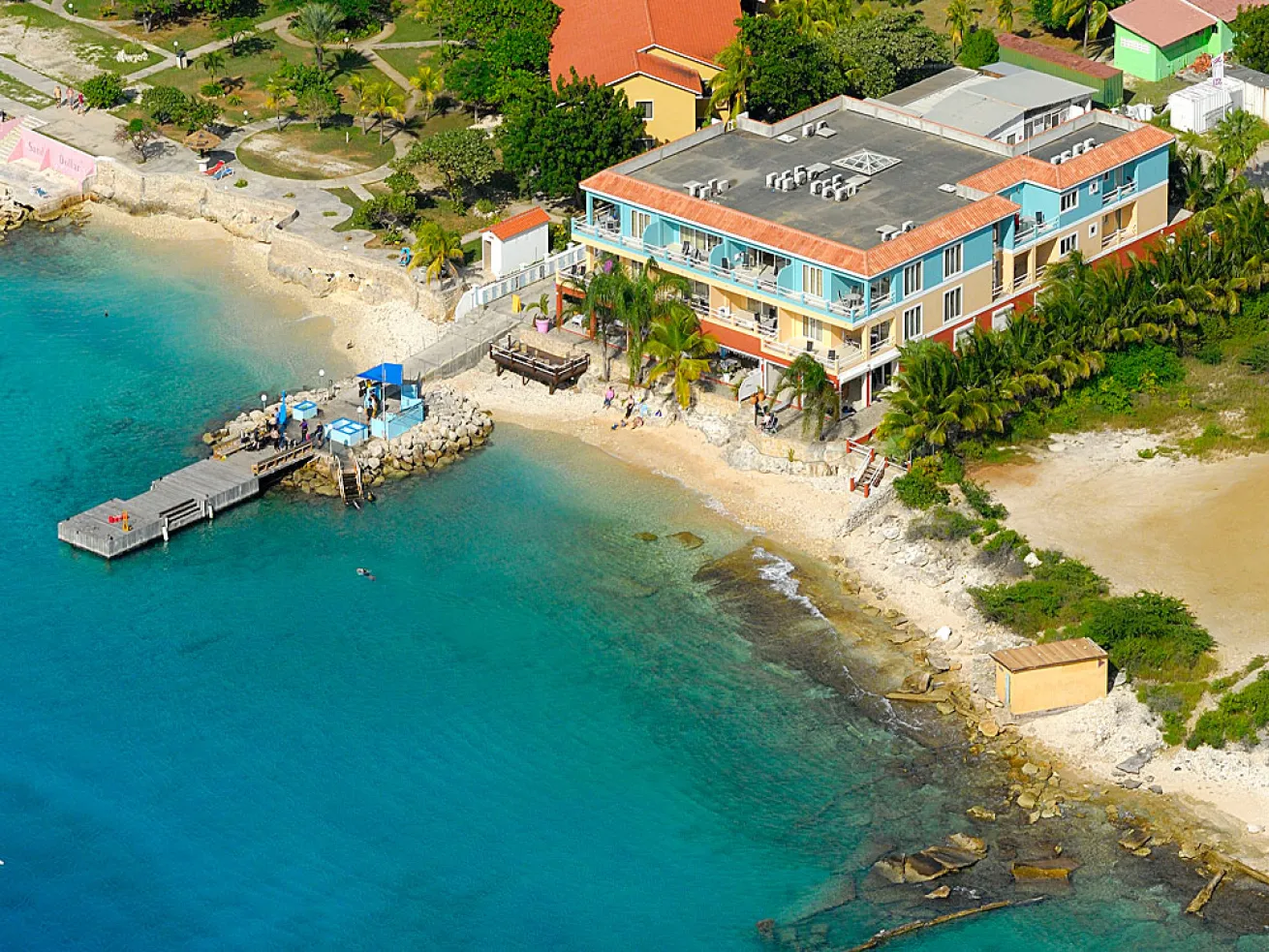 Den Laman Comdominiums | Scuba Diving