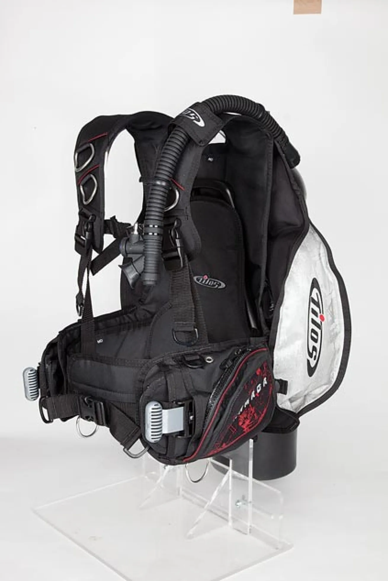 2012 Gear Buyers Guide BCs: Tilos Armada | Scuba Diving