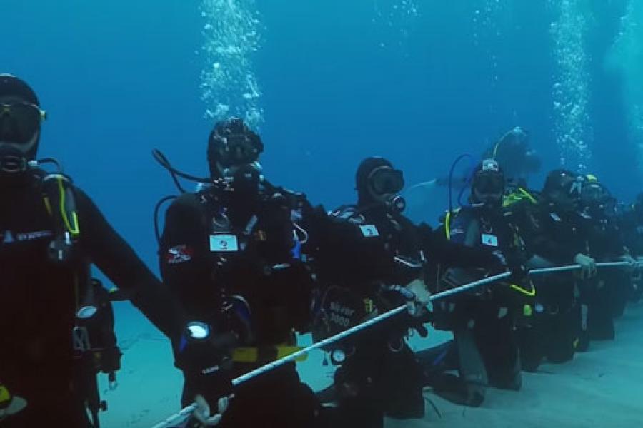 Video: Scuba Divers Break Underwater Guinness World Record | Scuba Diving