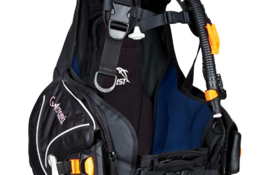 2011 ScubaLab BC Tests: IST J1300 Artemis | Scuba Diving