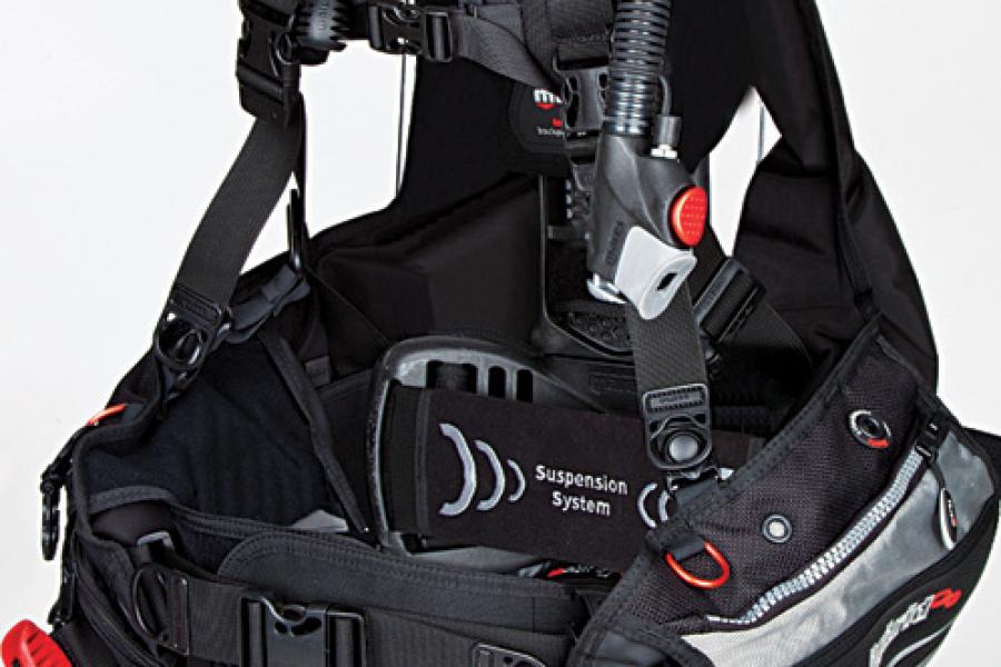 2011 ScubaLab BC Tests: Mares Hybrid | Scuba Diving